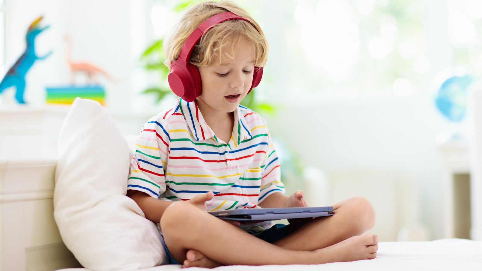 The Benefits of Read-Along Audiobooks in Classrooms and Homeschooling